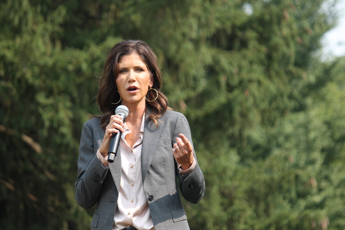 Kristi Noem – Pain In The Bud